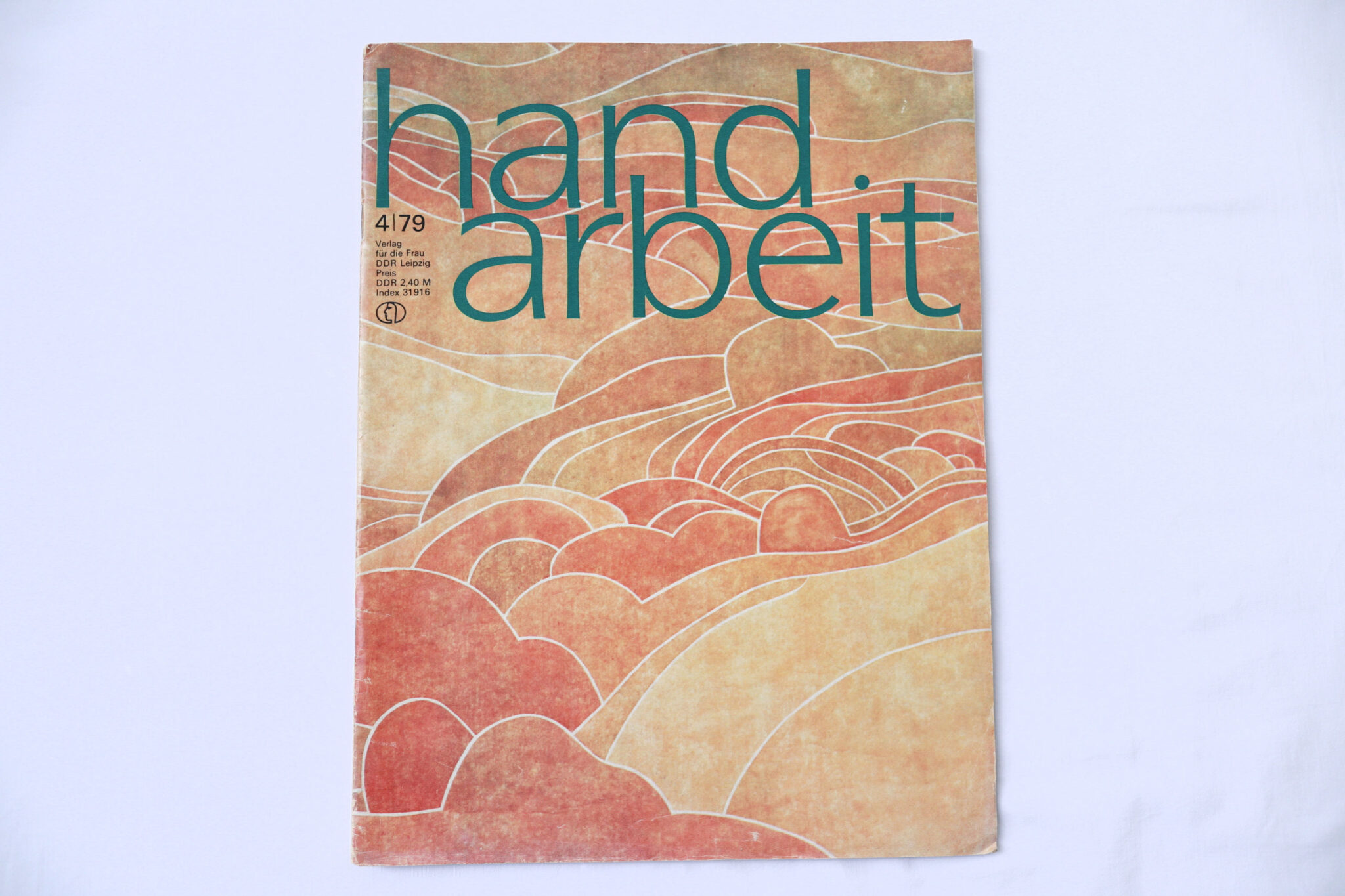 DDRオリジナル ヴィンテージ手芸雑誌 Handarbeit | Frau Vintage